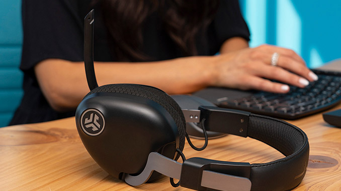Neues JLabs Office Headset kann auch Mono